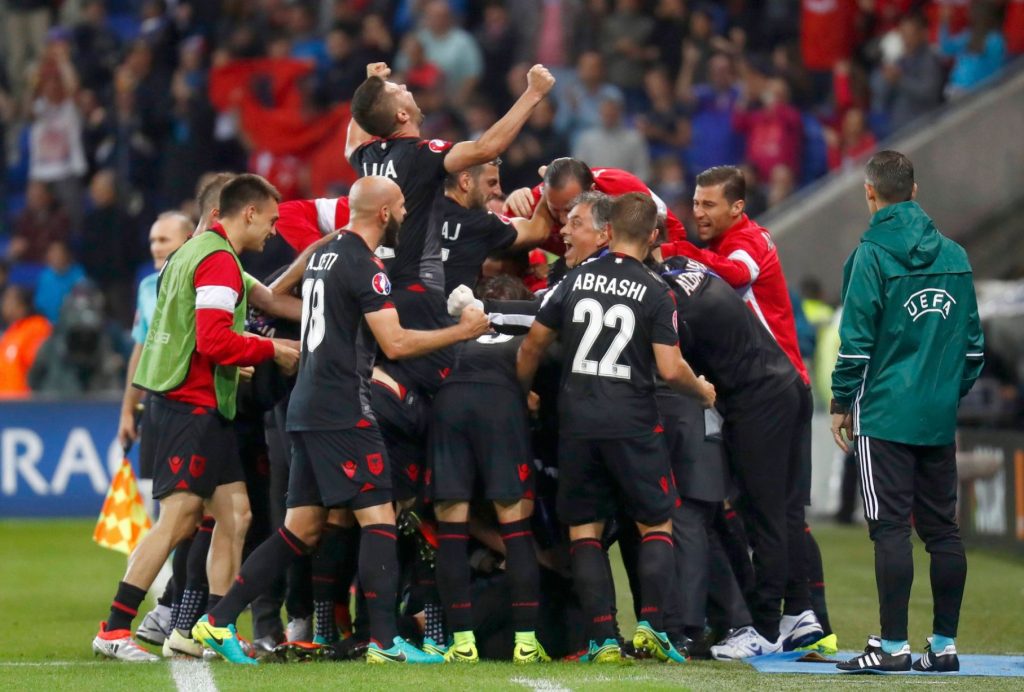 El milagro futbolístico de Albania, el país con más Mercedes-Benz